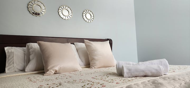 De Luxe Suite 201. Zona Hospitales. - Quito