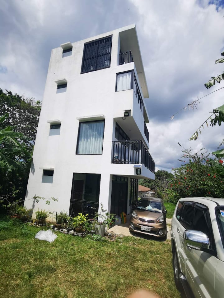 Relaxing White House In Tagaytay - Tagaytay