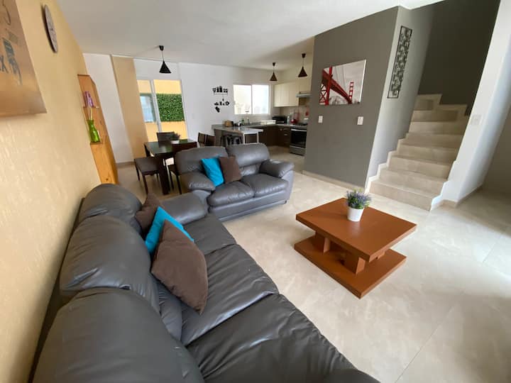 3r/2b | Casa 8p Gran Ubicación 3 Min Av. 5 Feb |Pt - Santiago de Querétaro