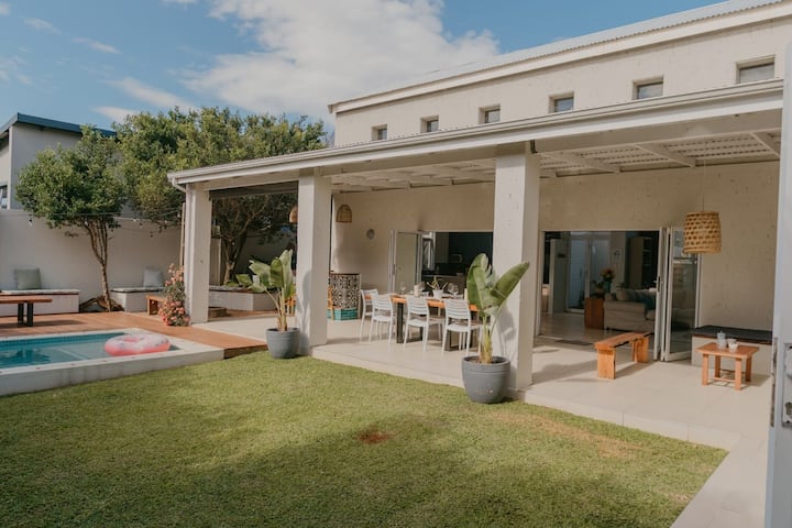 Flipping Beachin' Gorgeous Modern Home W/ Pool - Dolphin Coast