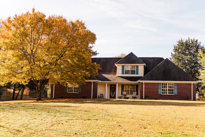 Beautiful 4 Bedroom Home 2.5 Miles From Stadium!!! - Oxford, MS