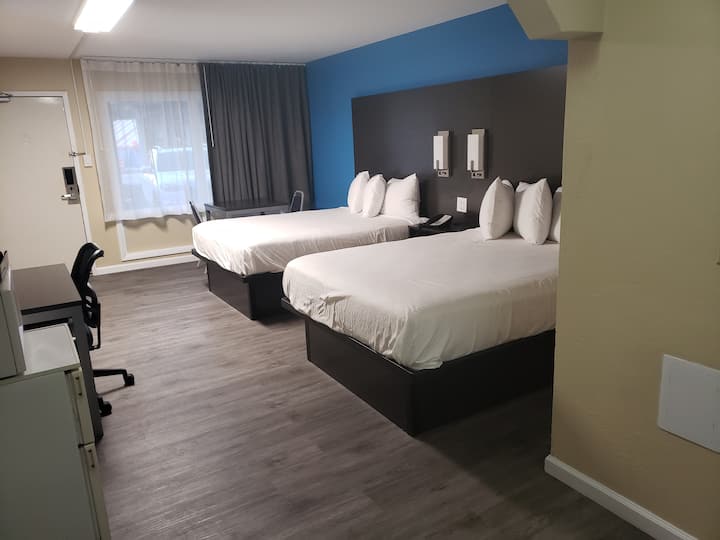 2 Queen Beds Smoking (No-pet) - Henderson, KY