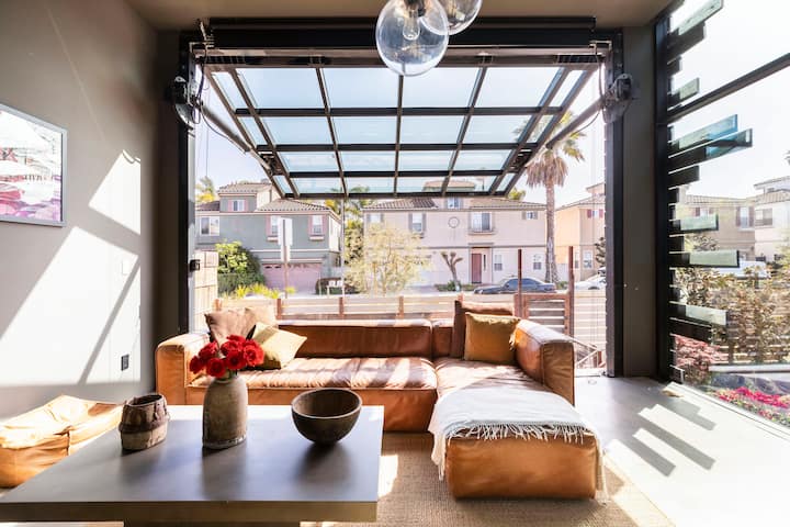 Award-winning Architectural Glass & Concrete Oasis - Santa Monica, CA