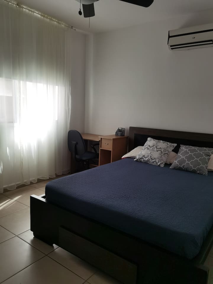 Cómoda Habitación Baño Privado, Solo Mujeres. - Panama