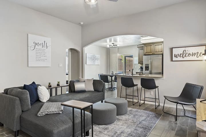 Cozy Modern Home Perfect For Extended Stay - Albuquerque, NM