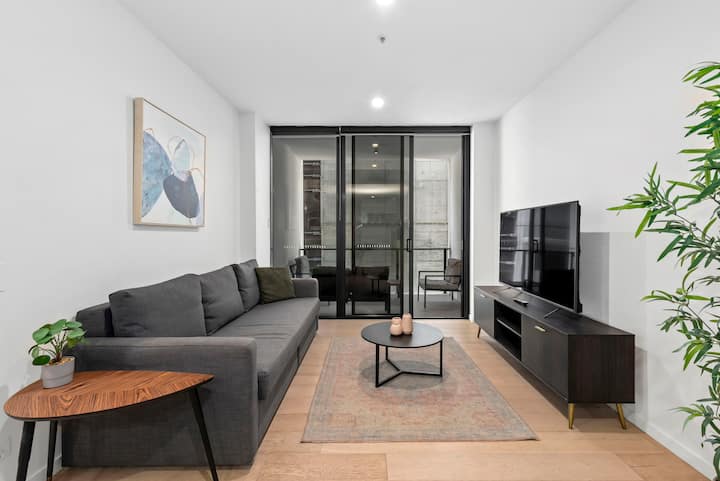 Stylish Apt W/ King Bed, Gym, Pool - Brisbane