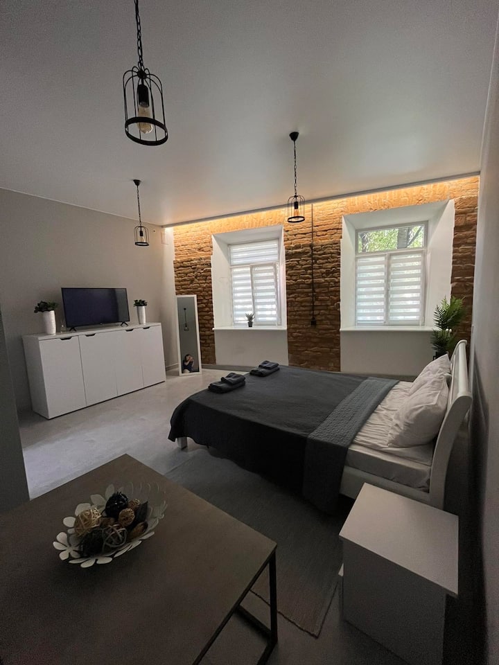 Атмосферно і затишно поруч пл. Ринок - Lviv