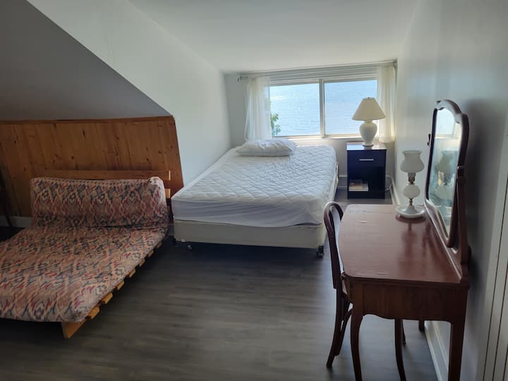 Elm Suite, 3 Bedrooms On Cranberry Lake - Kingston