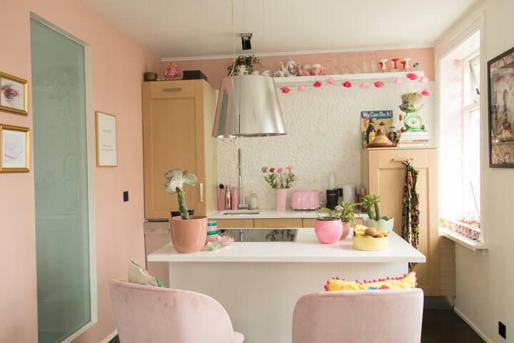 Colourful Apartment Right In The City Center - Reikiavik