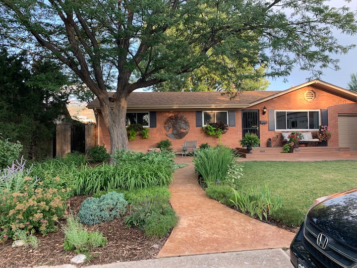 Cozy 2 Bedroom Basement Apartment - Colorado Springs, CO