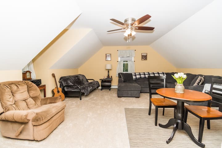 Stunning 2 Bed & 2 Bath Loft - Walk To The Beach! - York, ME