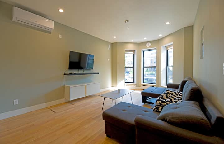 Beautiful Brownstone 2 Bed 2bath W Backyard - New York City