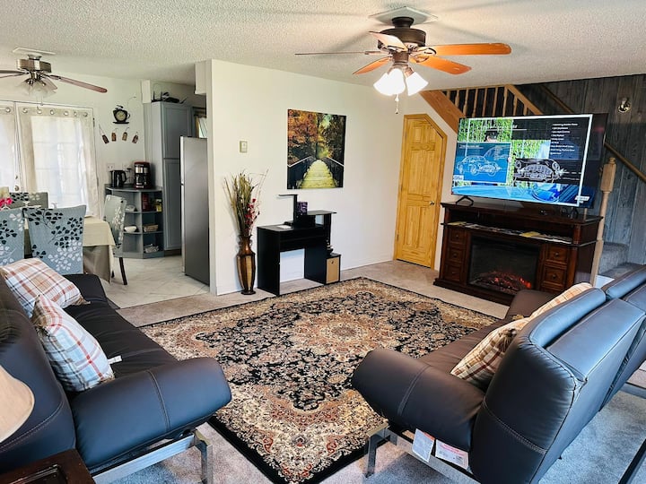 Golden Heart 3-bed Luxury Home - Fairbanks, AK