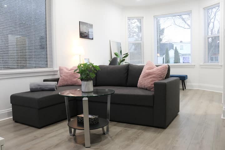 Modern And Cozy 3br House Near Airport/dtown/mall - Winnipeg