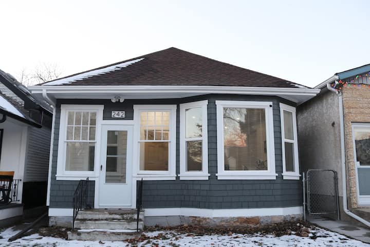 Modern 3br Home Near Airport & Polopark | Sleeps 7 - Winnipeg