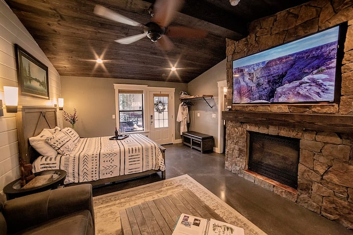 Private Luxury Back Yard Hideaway With Hot Tub! - Flagstaff, AZ
