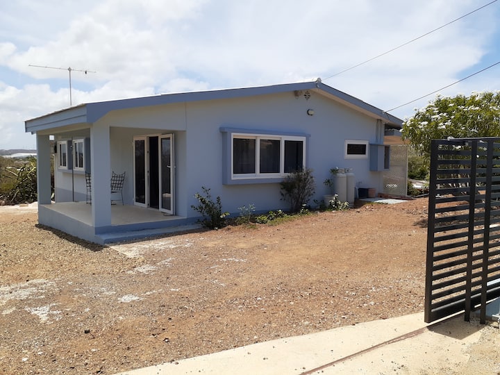 Cozy Renovated House, 3 Bedrooms, Central - Curazao