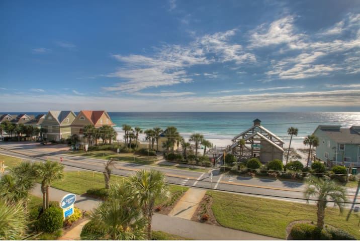 Beautiful Beachfront Condo “My Happy Place”