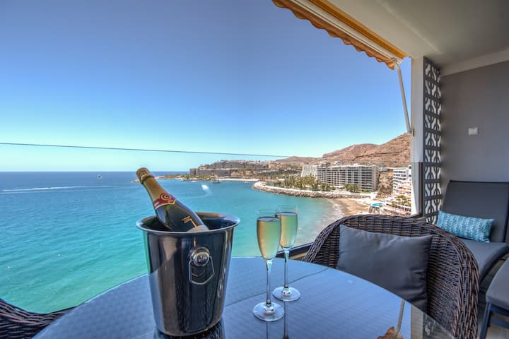 Seaside Bliss: Spectacular View, Beachfront Haven - Gran Canaria