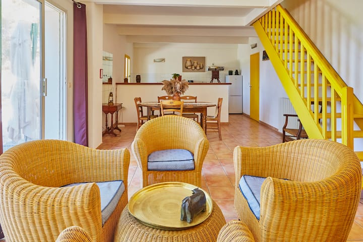 Saint Gilles 90m2, 3 Chbres, Piscine Chauffée, Spa - Camargue