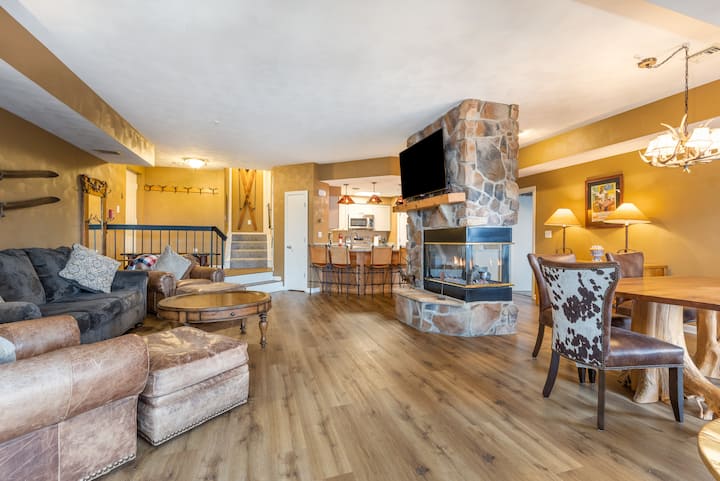 Prime Resort Location, Modern Ski In/out W/balcony - Seven Springs, PA