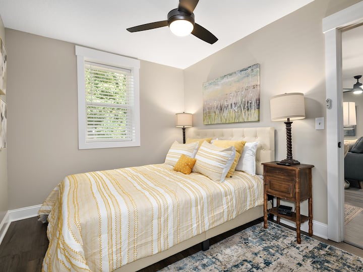 Cozy 2 Br Apt, Pet Friendly & Private Fenced Yard - Weaverville, NC