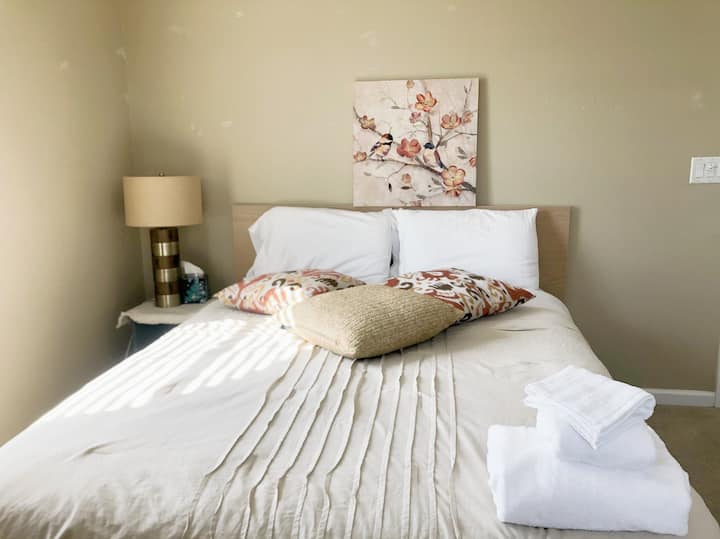 1 Bedroom-queen Memory Foam Bed-quiet & Convenient - Woodland, CA