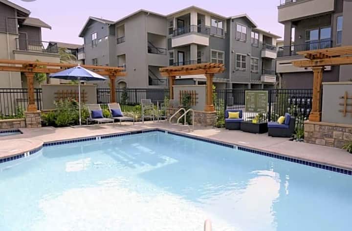 Luxury Apt. Off Silverado Trail - Pool Gym Wine - Napa, CA