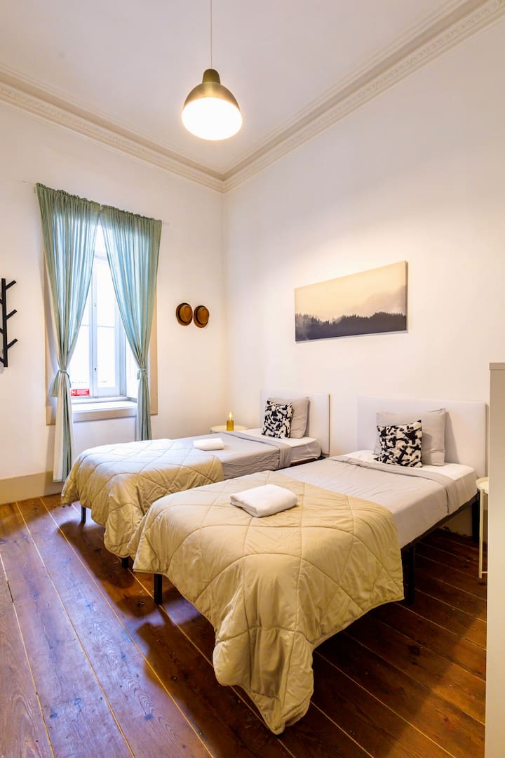 Private Twin Room With Shared Bathroom - Parque das Nações