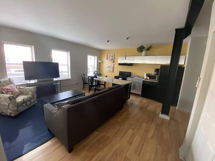 Pet Friendly Downtown Royal Oak Studio! 310-103 - Oak Park, MI