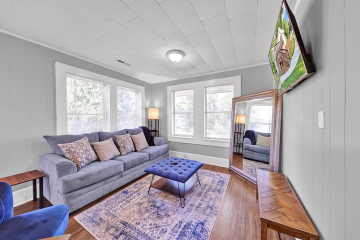 Charming South Eastlake Retreat - Birmingham, AL