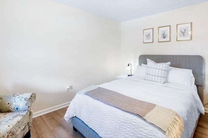 Coastal Getaway - 5 Min Drive To Beach + Bikes! - Mount Pleasant, SC