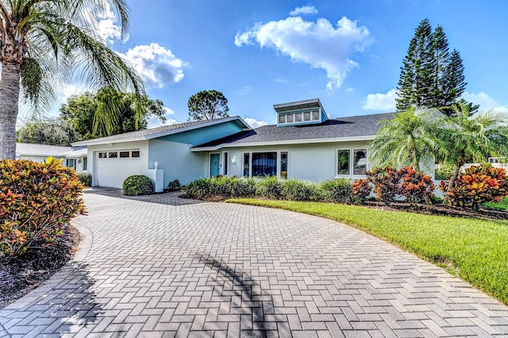 Gorgeous Home With Heated Pool Near Beaches - Indian Rocks Beach, FL
