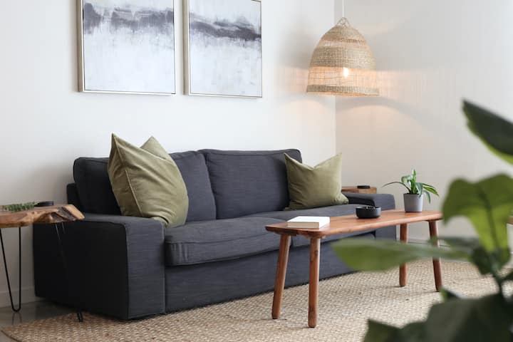 The Concrete Suite | Walk To Shands & Uf • Pool - Gainesville, FL