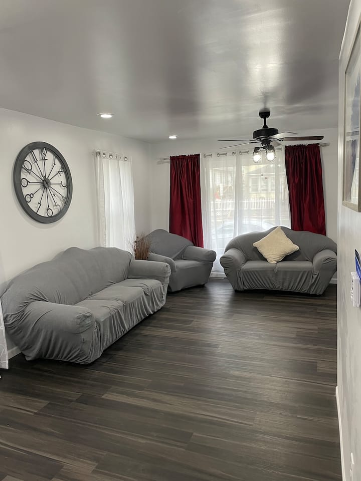 Cheerful Two Bedroom Home - Niabi Zoo, Coal Valley