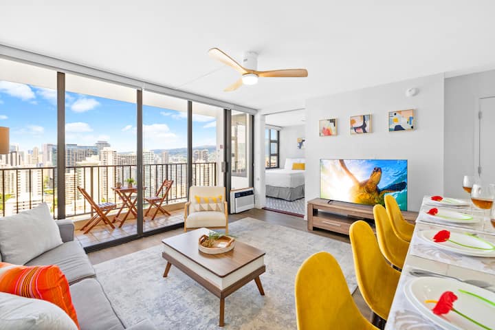 Waikiki Banyan Condo W/ Ocean Views & Lanai - Honolulu, HI