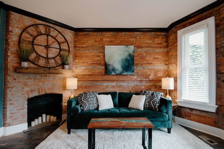 Upscale & Cozy 2 Bedroom Downtown Condo - Fort Wayne, IN