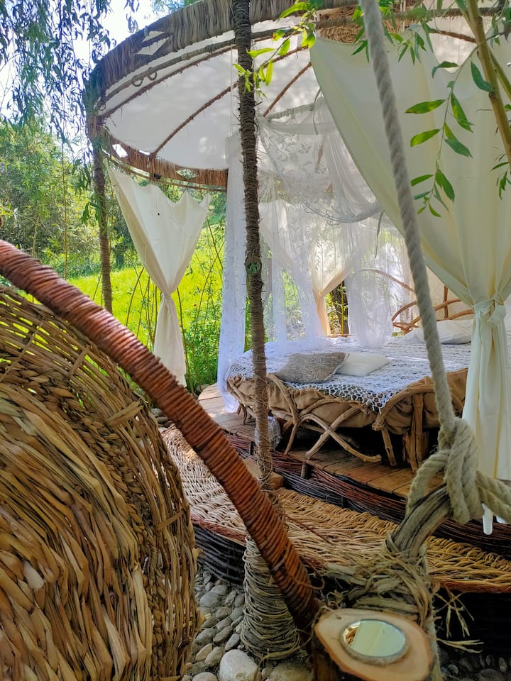 Cabane Végétale Vivante.
Ma Pépite Insolite - Alby-sur-Chéran