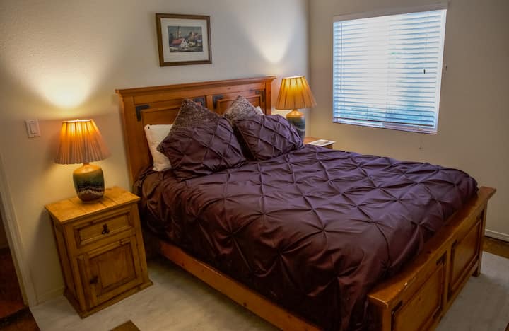 Nw Suite A For Professionals | Fast Wi-fi & Office - Corrales, NM