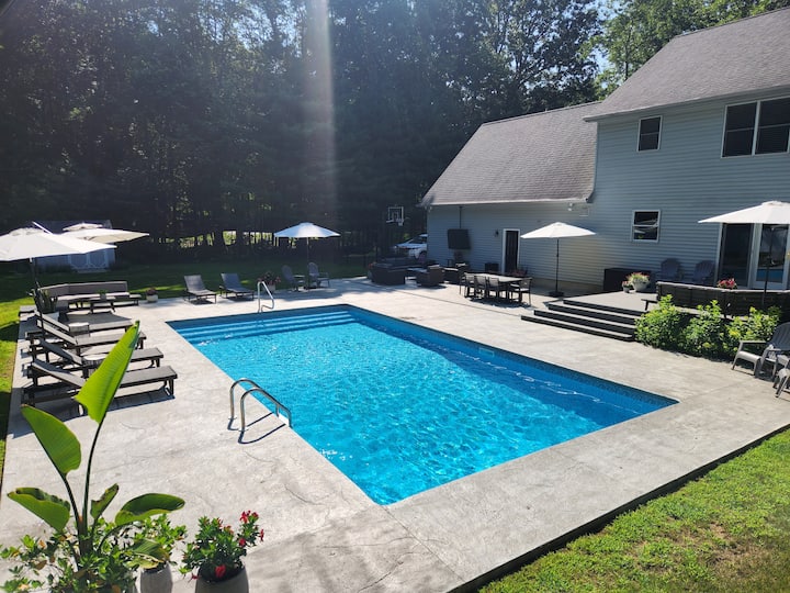 Perfect Getaway! Pool W/big Patio, 2miles To Track - Saratoga Springs, NY