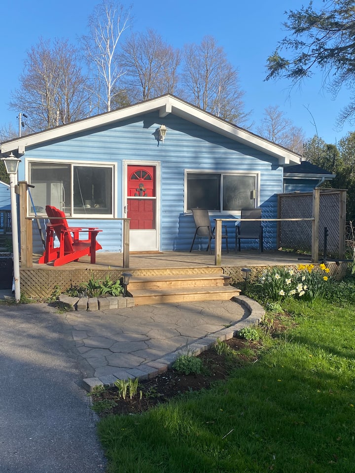 Quaint Well Kept Cottage Steps To The Beach - Kincardine