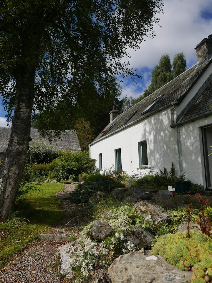Secluded Cottage Surrounded By Spectacular Views - Dunkeld, UK