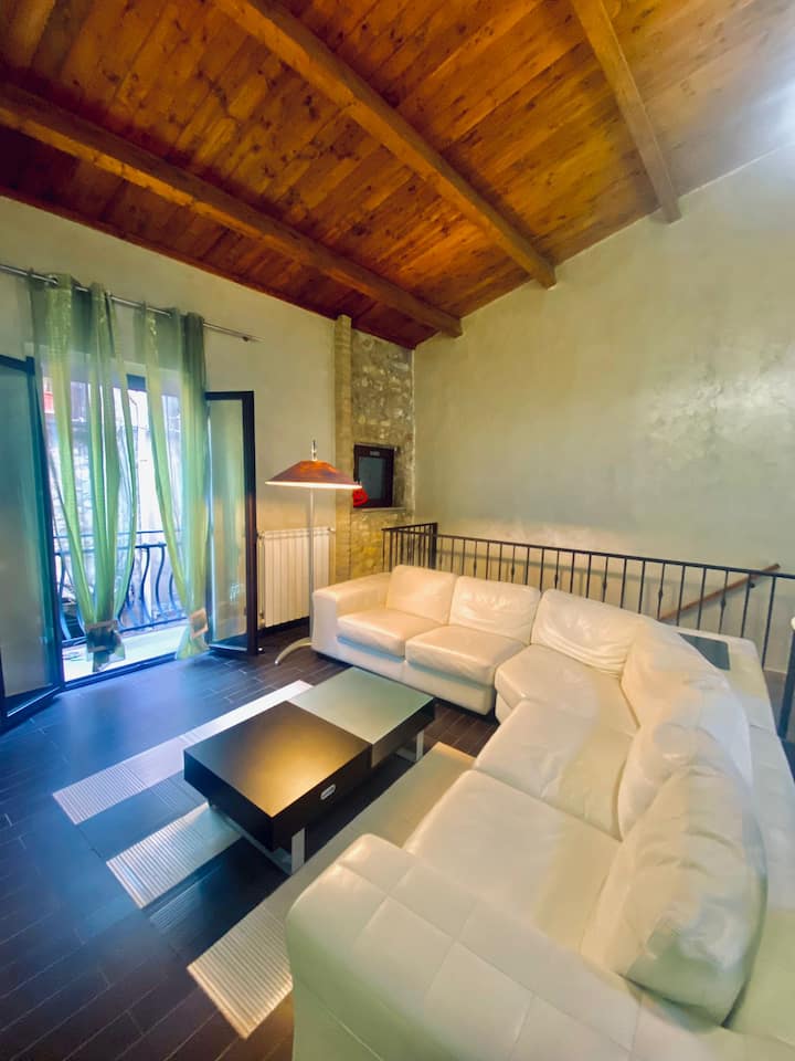 Green House, Luminoso Appartamento In Centro - 엔나