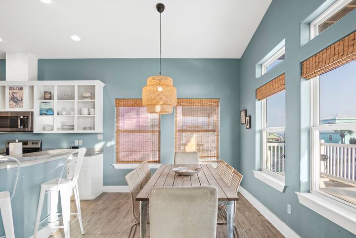Spacious 3 Bdrm W/pool Steps To The Beach & Grill - Port Aransas, TX