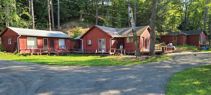 Hummingbird-waterfront Cottage- Muskoka River - Bracebridge