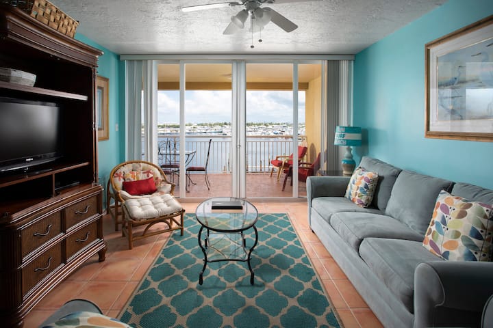 Flamingo Retreat-waterfront 2br 2ba Condo W/ Pool - Key West, FL