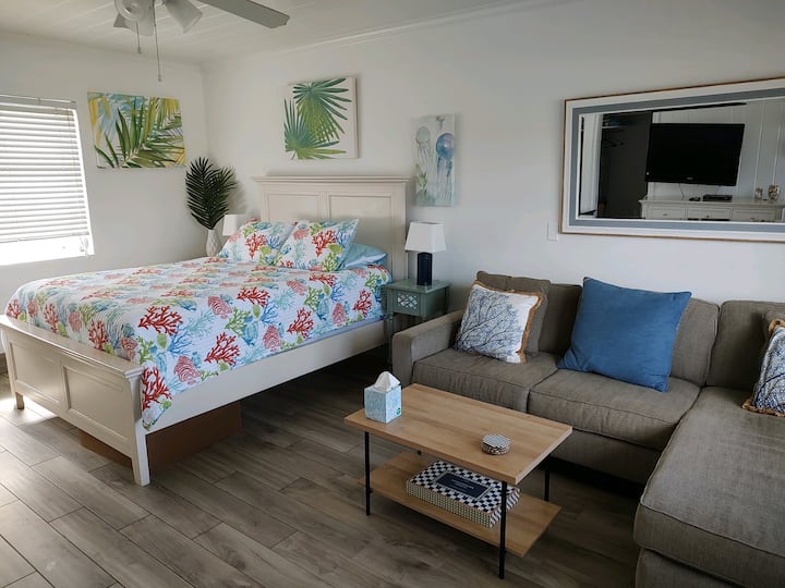 Studio Apt. Steps From The Beach And Atlantic Ave - Delray Beach, FL