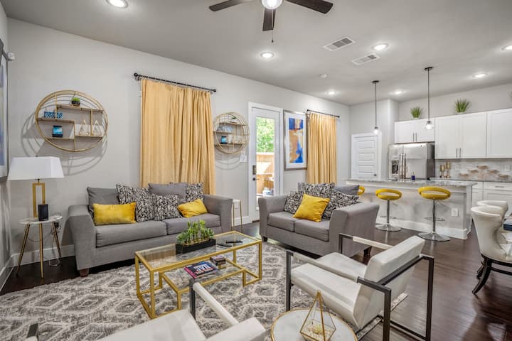 Twin Homes*sleep16* 6bdr*gym* Nrg Rodeo - Houston, TX