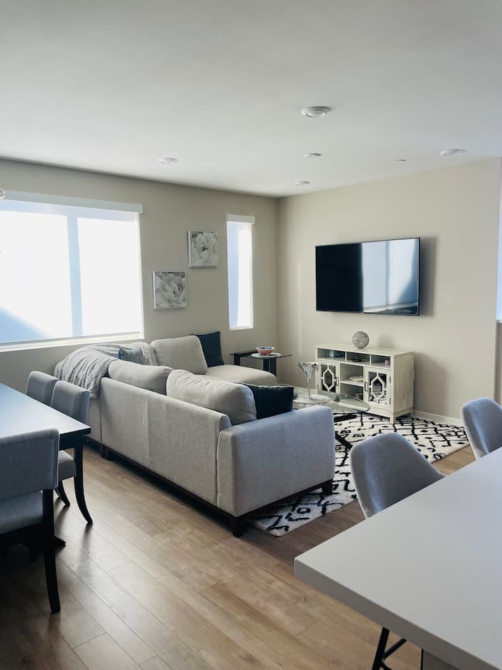Beautiful, Spacious Luxe Condo In Prime Location! - Irvine, CA