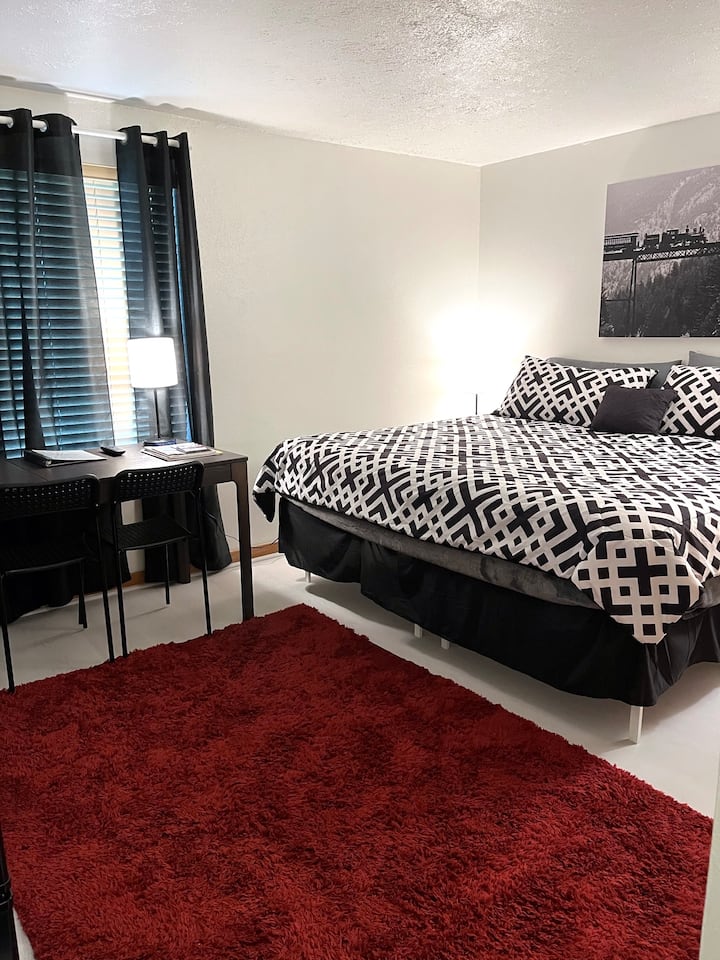 Private Bedroom With View Of Mt Crested Butte - Crested Butte, CO